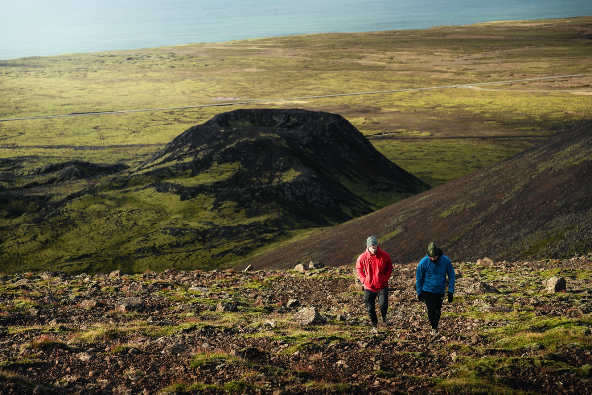 Fallið grjót og varasamar sprungur | Visit Reykjanes